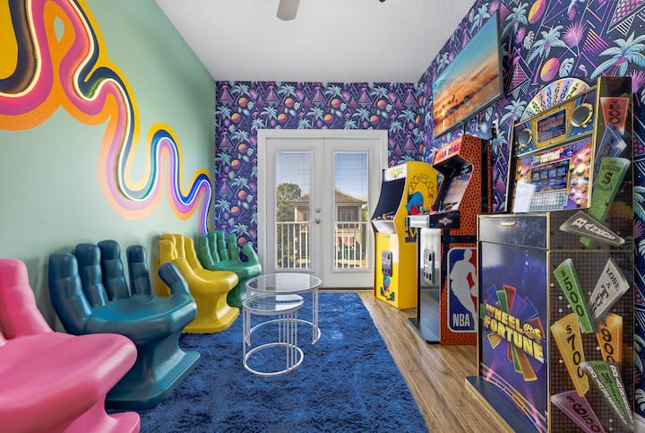 Arcade Fun! 2 Kings, Walk To Beach + Resort Pool - Destin, FL