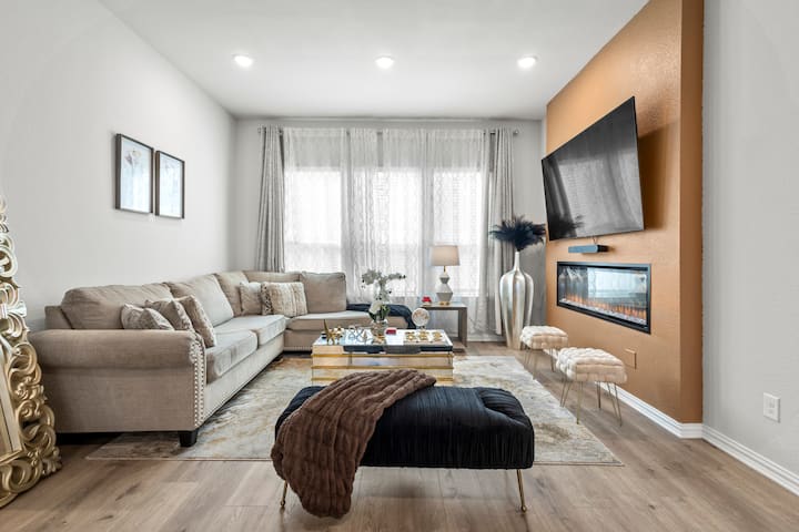 Quiet, Modern & Stylish Home - Pleasant Grove - Dallas