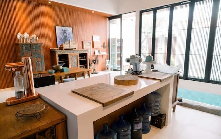 Luxury New 1br Villa -High Ceilings & Sinking Sofa - Bali