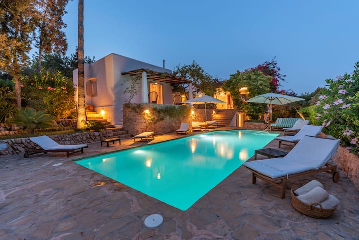 Santa Gertrudis Estate: Luxury Villa & Pool - Ibiza