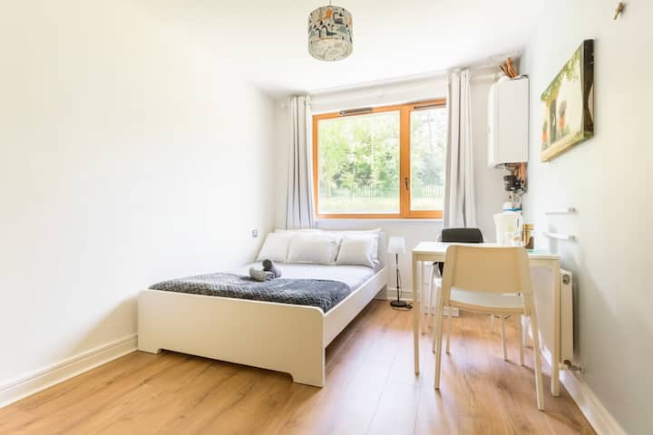 Spacious Room With Relaxing View - Bray