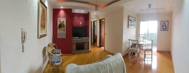 Apto Com Garagem Excelente Localização. - Curitiba