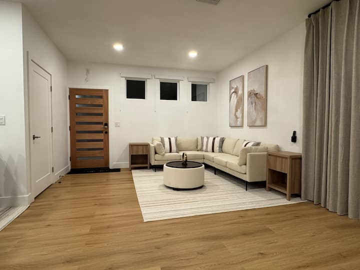 Brand New Modern 2bed Family Home Fullerton Disney - Fullerton, CA