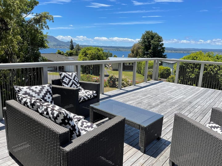 Relax With A View – Family & Group Getaway - Taupō