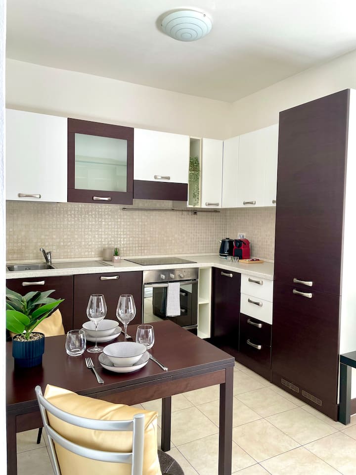Modern Studio + Breakfast Included - Monza