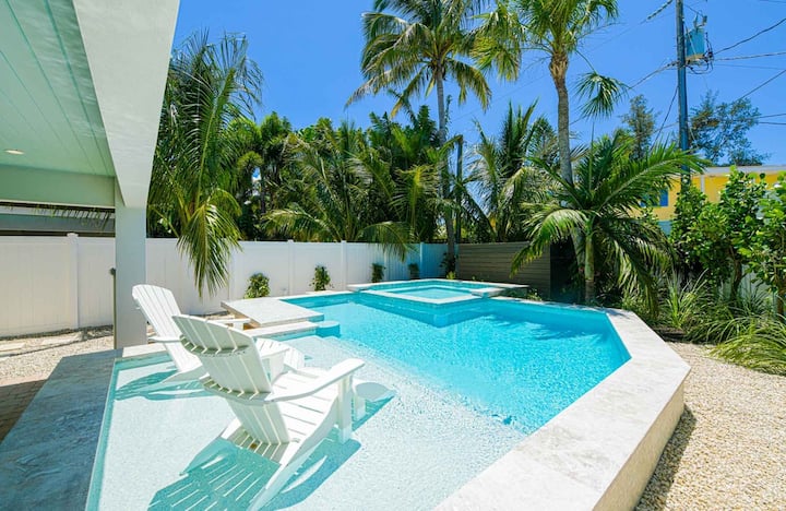 Siesta Key Luxe W/ Pool, Rooftop & Steps To Beach - Siesta Key, FL