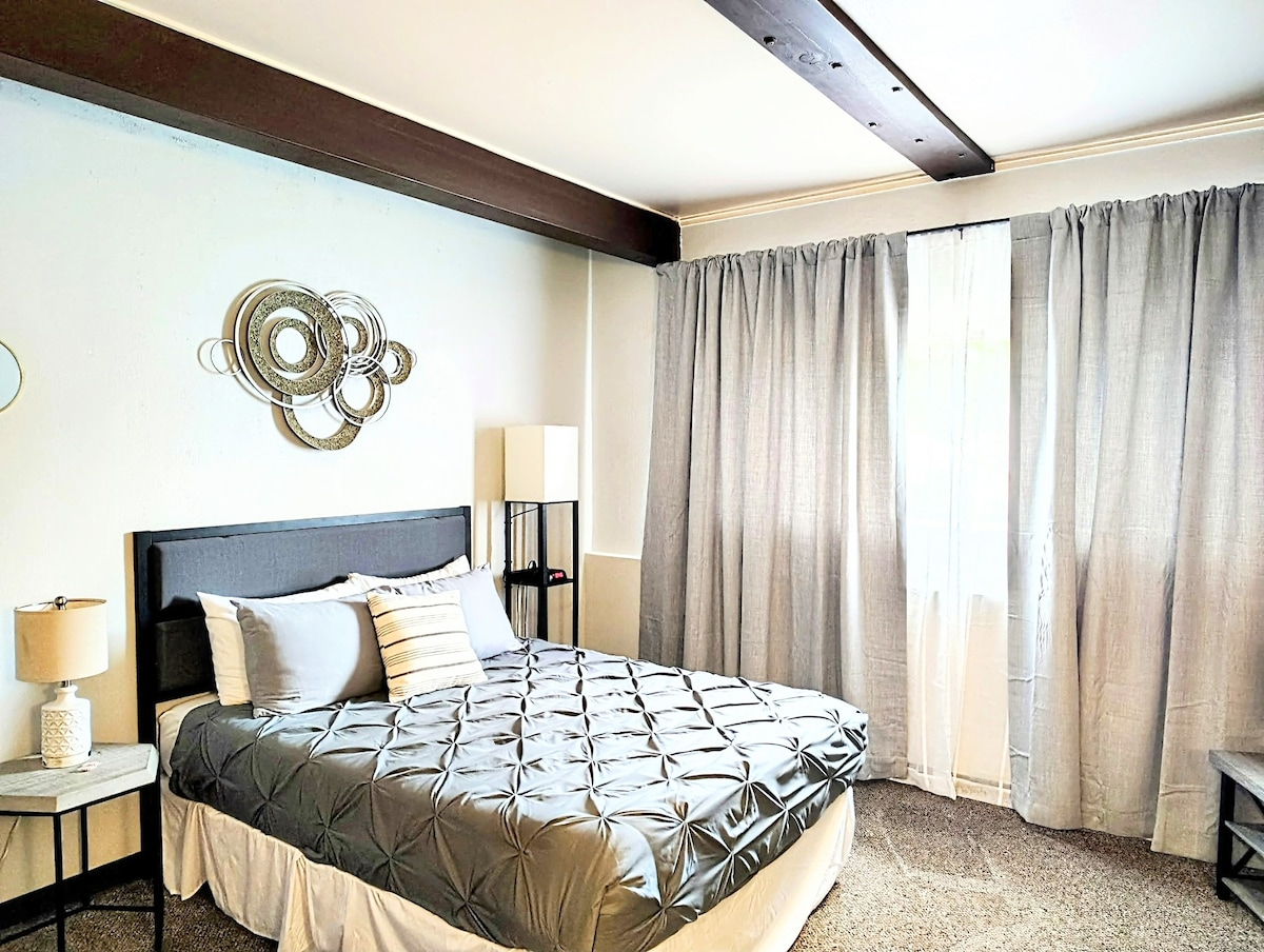 Deluxe Queen Studio: Golden Hour Views - Hotels for Rent in Great Falls ...