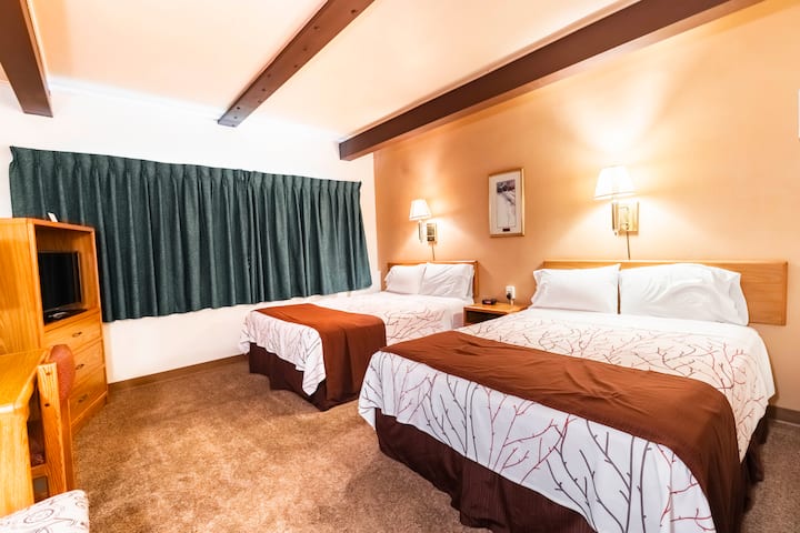 The Retreat Studio (2 Queen Beds) - Great Falls, MT