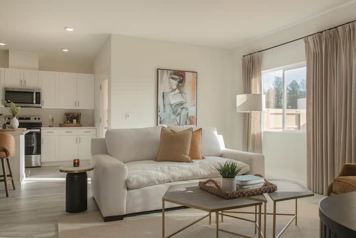 Ghouse@ Lilac | Redding (Airport) Her.hauspitality - Redding, CA