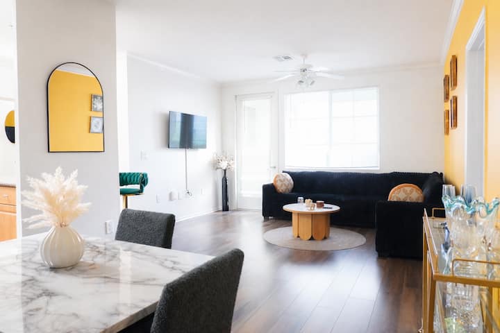 Relax In The Marina Pool*gym*balcony*ev Charging - Marina del Rey, CA