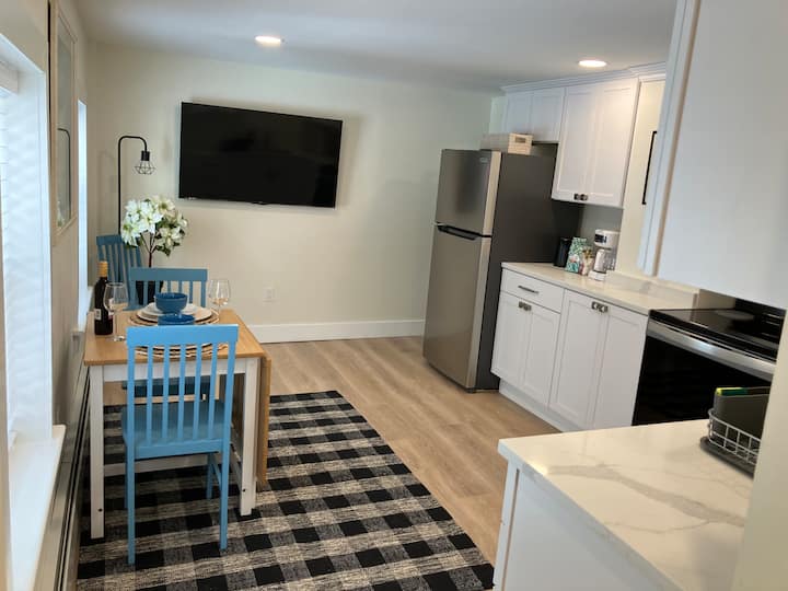 2-bedroom Nook In Downtown Dover ~ Parking Spot! - Dover, NH