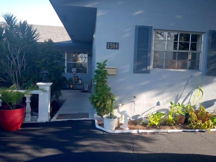 Economy Room Next Beach - Pompano Beach, FL