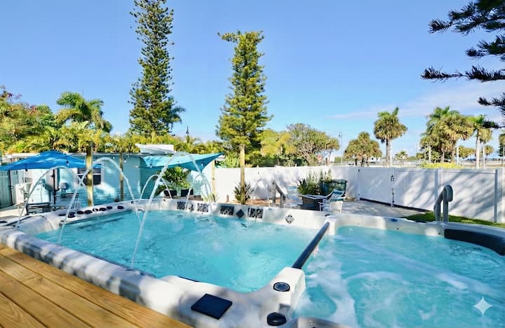 Inlet Cottage•water Views• Fenced•heated Pool•spa - Fort Pierce, FL