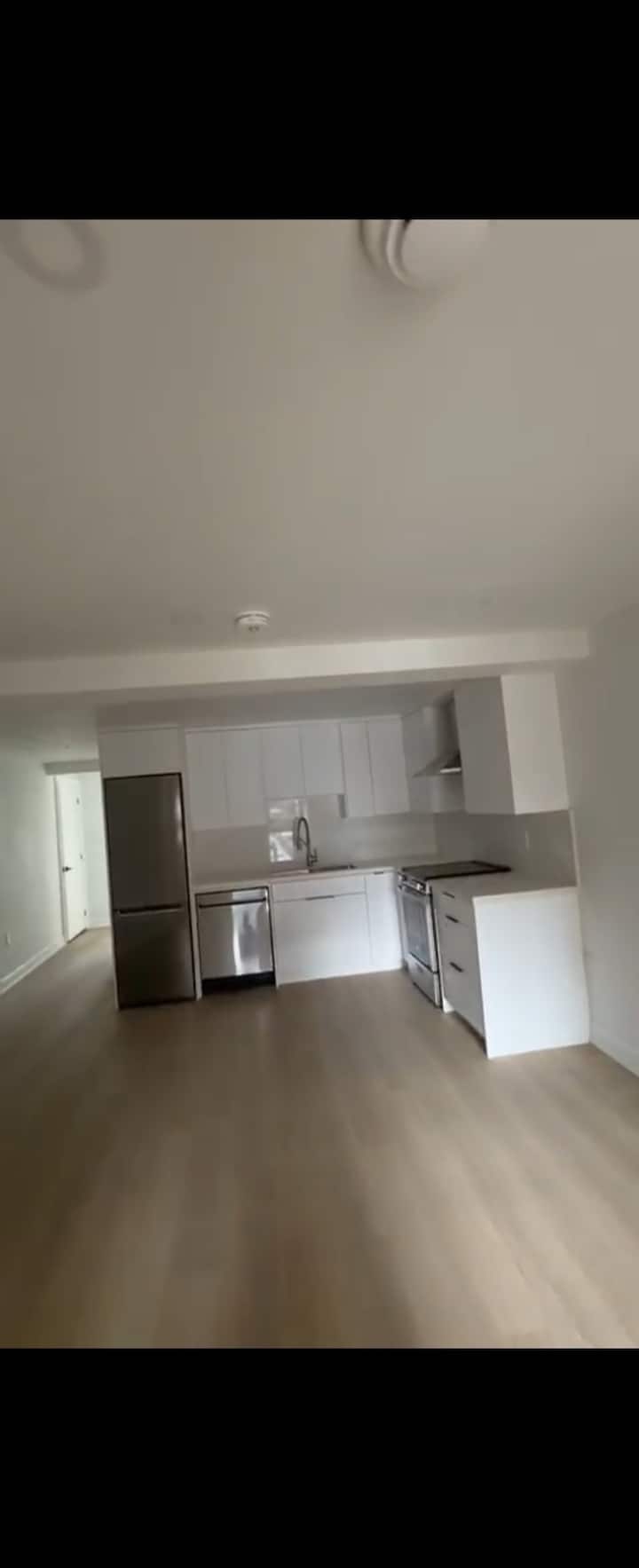 Warm, Modern And Welcoming Stay! - カナダ ハミルトン