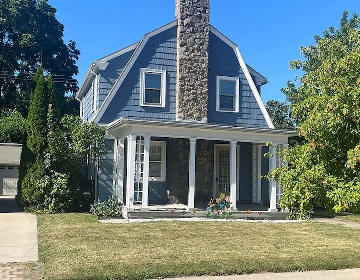 Beautiful 4br Retreat Minutes From Niagara Falls - Niagara Falls, NY
