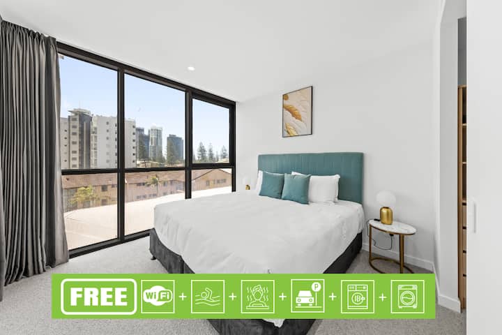 Waves & Wonder 2 Bedroom Retreat, Mermaid Beach - Broadbeach