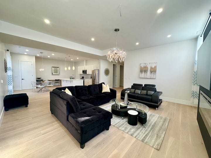 Newly Constructed Lakefront Lower Level Walkout - Grimsby