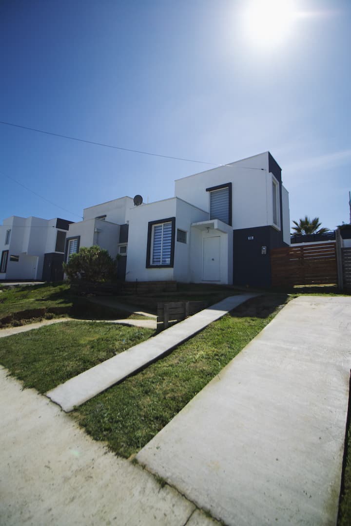 Hermosa Casa Solida - El Tabo