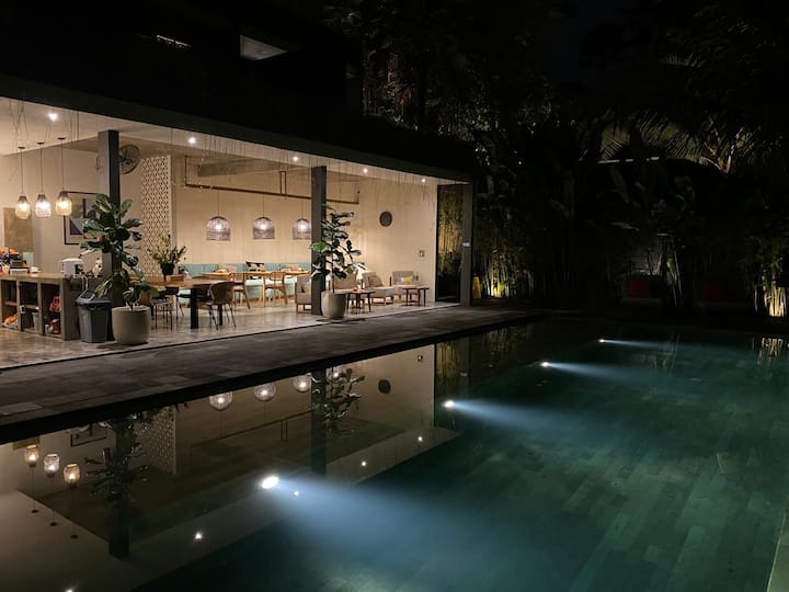 Babus Hotel Room (2) - Australia