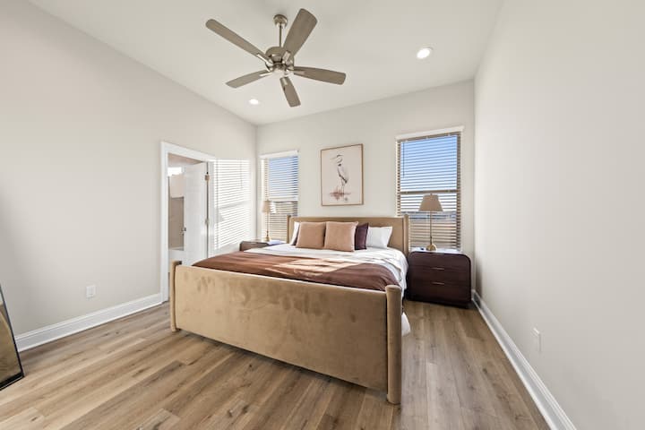 New•willow House•king•garage•85"tv•sports Complex - Lake Peigneur, LA