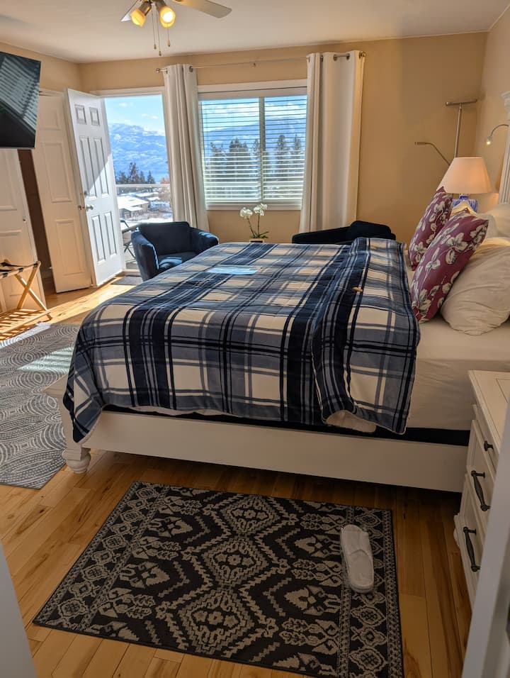 Mountain King Bedroom - West Kelowna