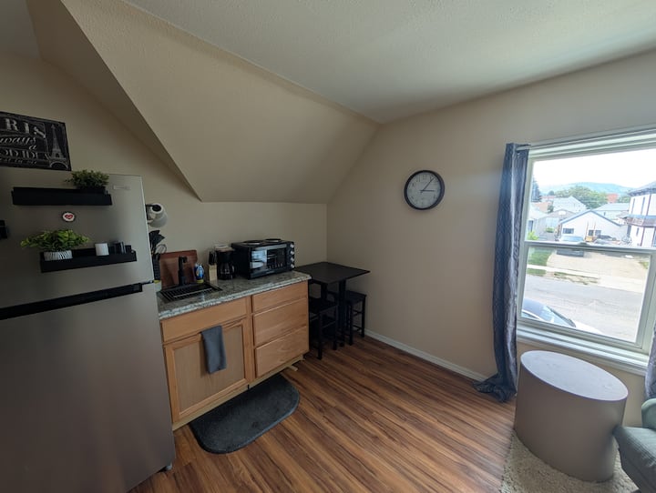 Charming Upstairs 2br Apartment- Downtown Anaconda - ビュート, MT