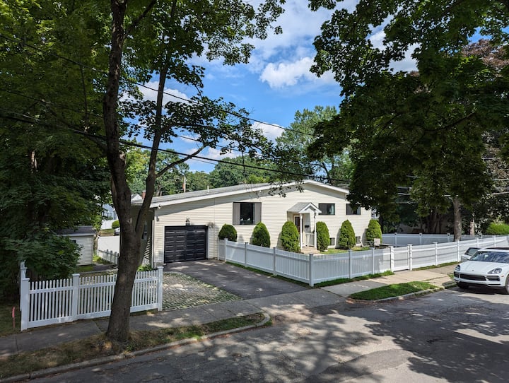 Specious 4bed/3bath House In Newton, Monthly Rent - Newton, MA