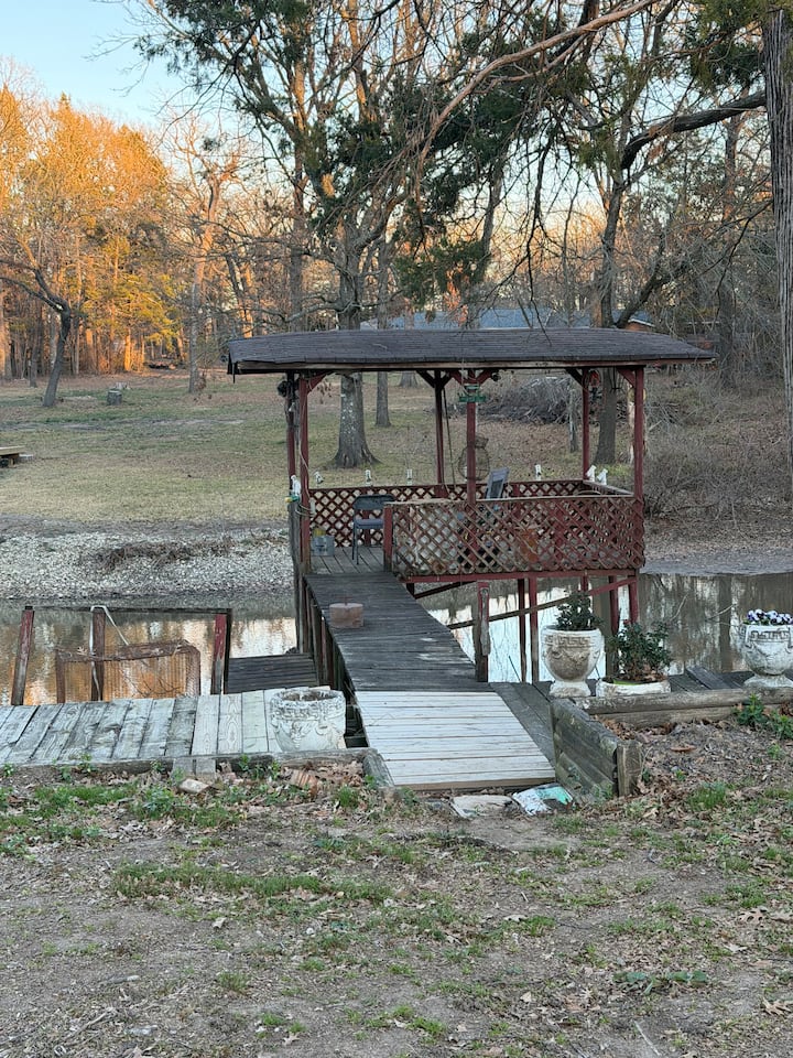 Dolly's Lakehouse - Bonham State Park, Bonham