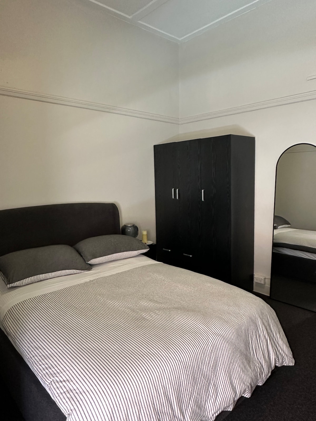 5 minutes to central Sydney - Lord Raglan Hotel - Hotels for Rent in ...