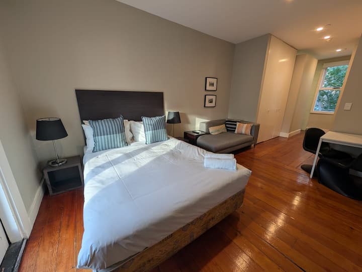 Alexi’s On Bourke - Urban Escape -Studio Apt No 5 - New South Wales