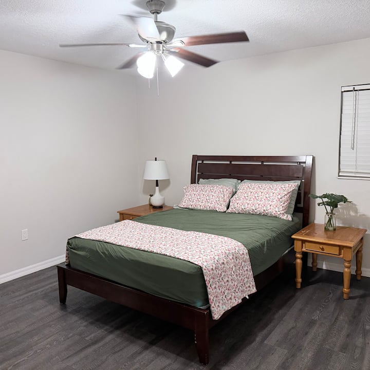 Spacious Primary Room With Private Bathroom. - Plant City, FL