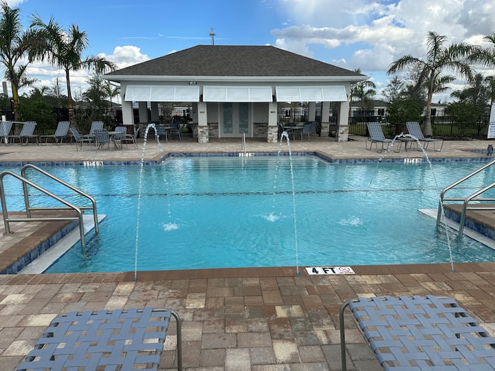 Preserve Room -Minutes To Amazon, Shops & Airport - Fort Myers, FL
