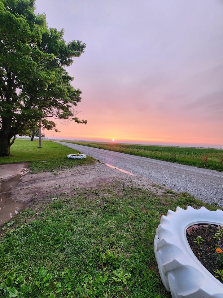 A Very Spacious Farmhouse 12min From Nebraska City - Nebraska City, NE
