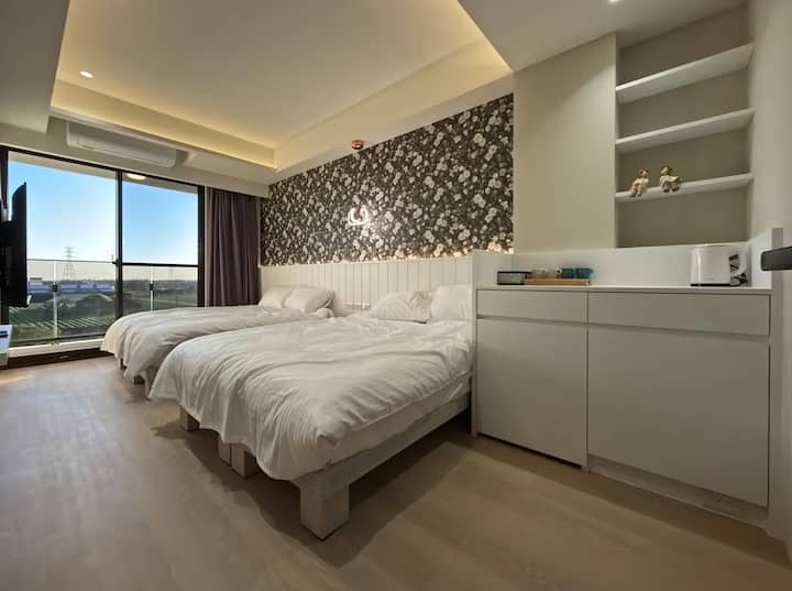 日出香頌Sunshine Villa
2f 標準四人房(陽台戶) - 外埔區