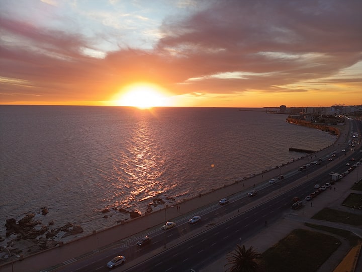 Beautiful Oceanfront Apartment - Montevideo