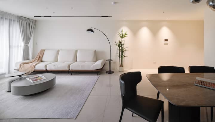 High-floor Balcony | Taipei City View For 8 - Da’an District