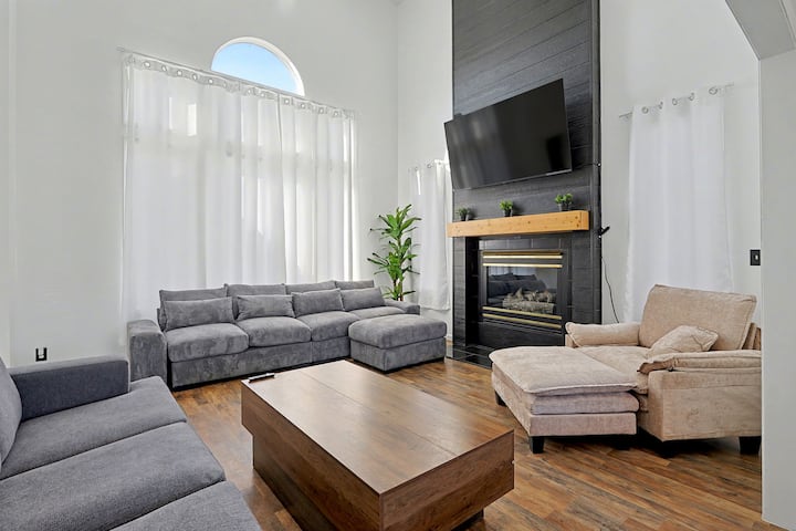 Eastside Elegance 4 Bedrooms 3.5 Baths Fenced Yard - Andover