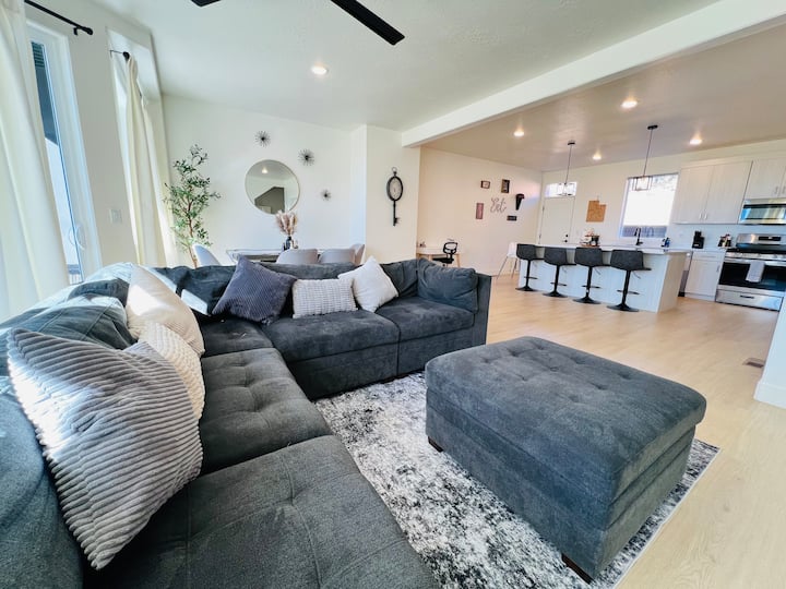 Sleeps 10/ 3-story Modern Home/near Downtown - Cedar City, UT