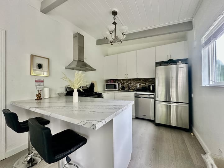 Lime & Oak: Tech Ready 2br Willow Glen Oasis - San José