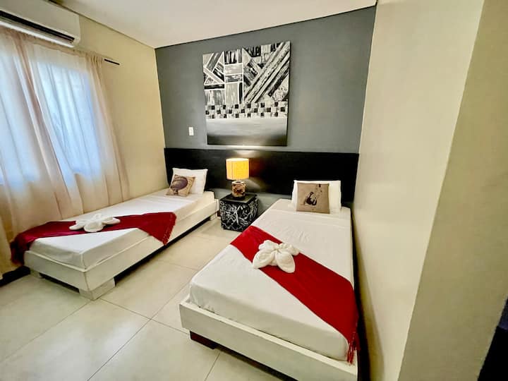 Modern Twin Bedroom W/ Ac & Cozy In Coron Palawan - Coron