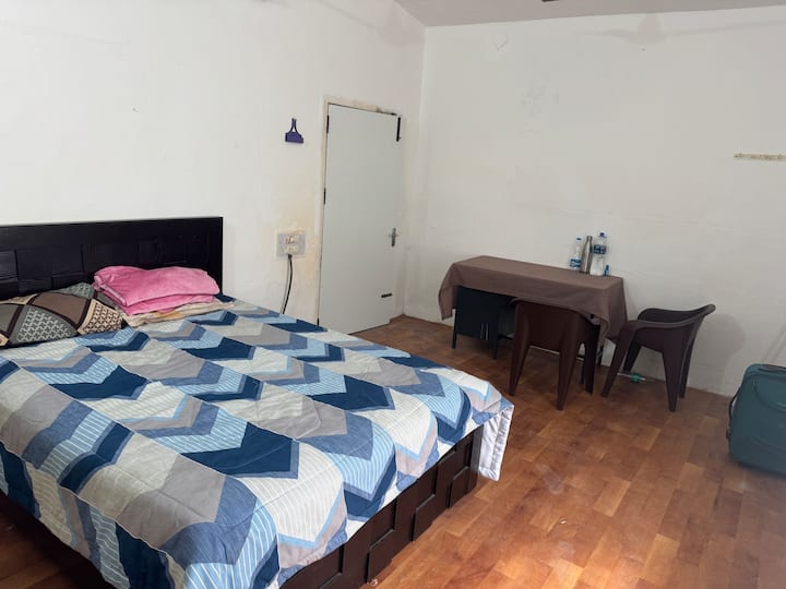 Basic Room For Couple Friendly - Tiruppur