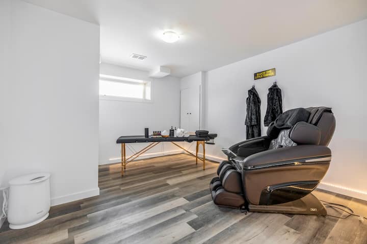 Luxury Home | Pool Table • Massage Chair • Popcorn - Winnipeg