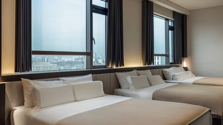 [아늑 시그니처 구로] 펜트 스위트 패밀리 | 킹베드 3개 | 6인실 | 패밀리룸 - Seoul