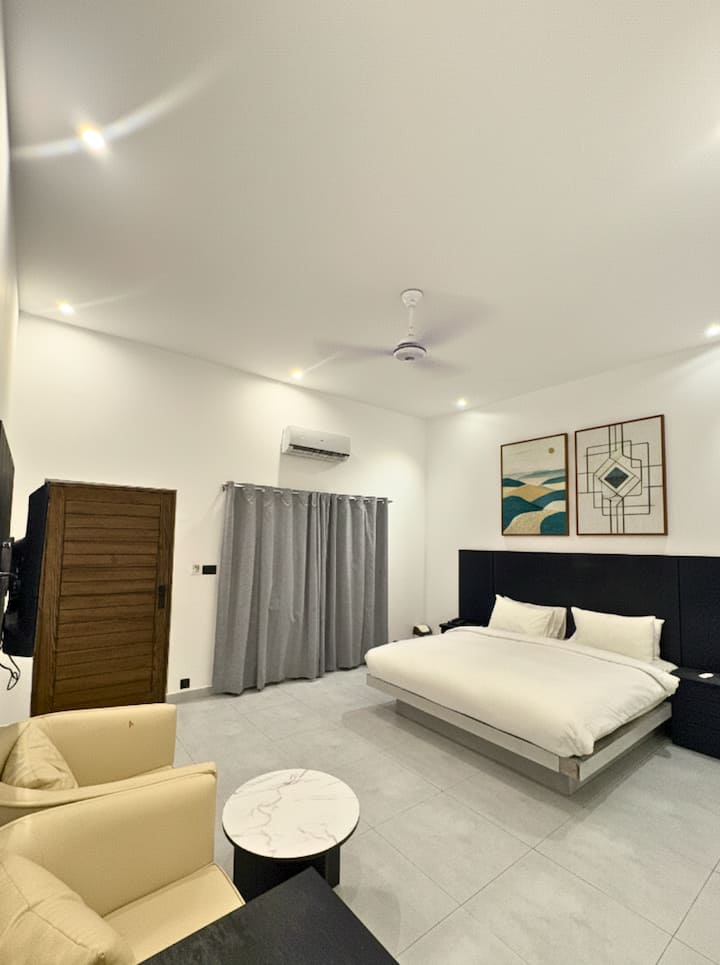 Luxury Pool Suite - The Cove - Beach Resort & Club - 