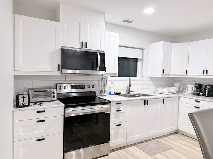 Private 1br Suite | Kitchen, Laundry & Parking - Whitehorse
