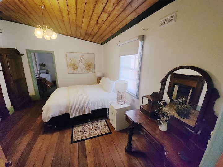 "Downie" Historic Accommodation With En-suite. - Northam
