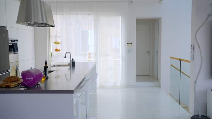 Stylish Duplex Penthouse With Pool & Parking - Tel Aviv-Jaffa