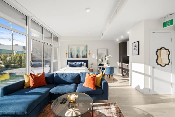 Modern Luxury Burnaby Studio - Burnaby