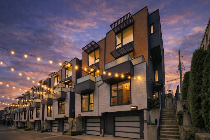 Modern Lower Lonsdale Townhouse By Seabus-sleeps 5 - Vancouver