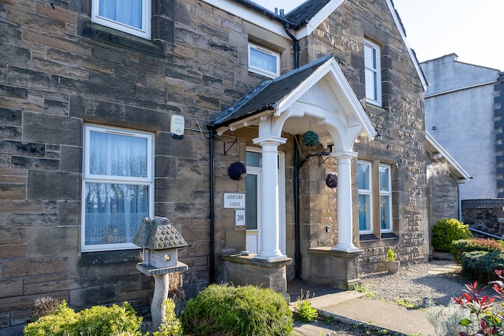 Luxury 4br | Free Parking | Near Beach | Sleeps 8 - Edimburgo